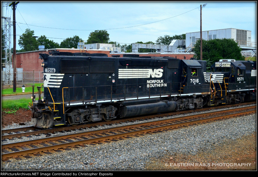 NS GP50 7016, running LHF, leads a local up the R Line